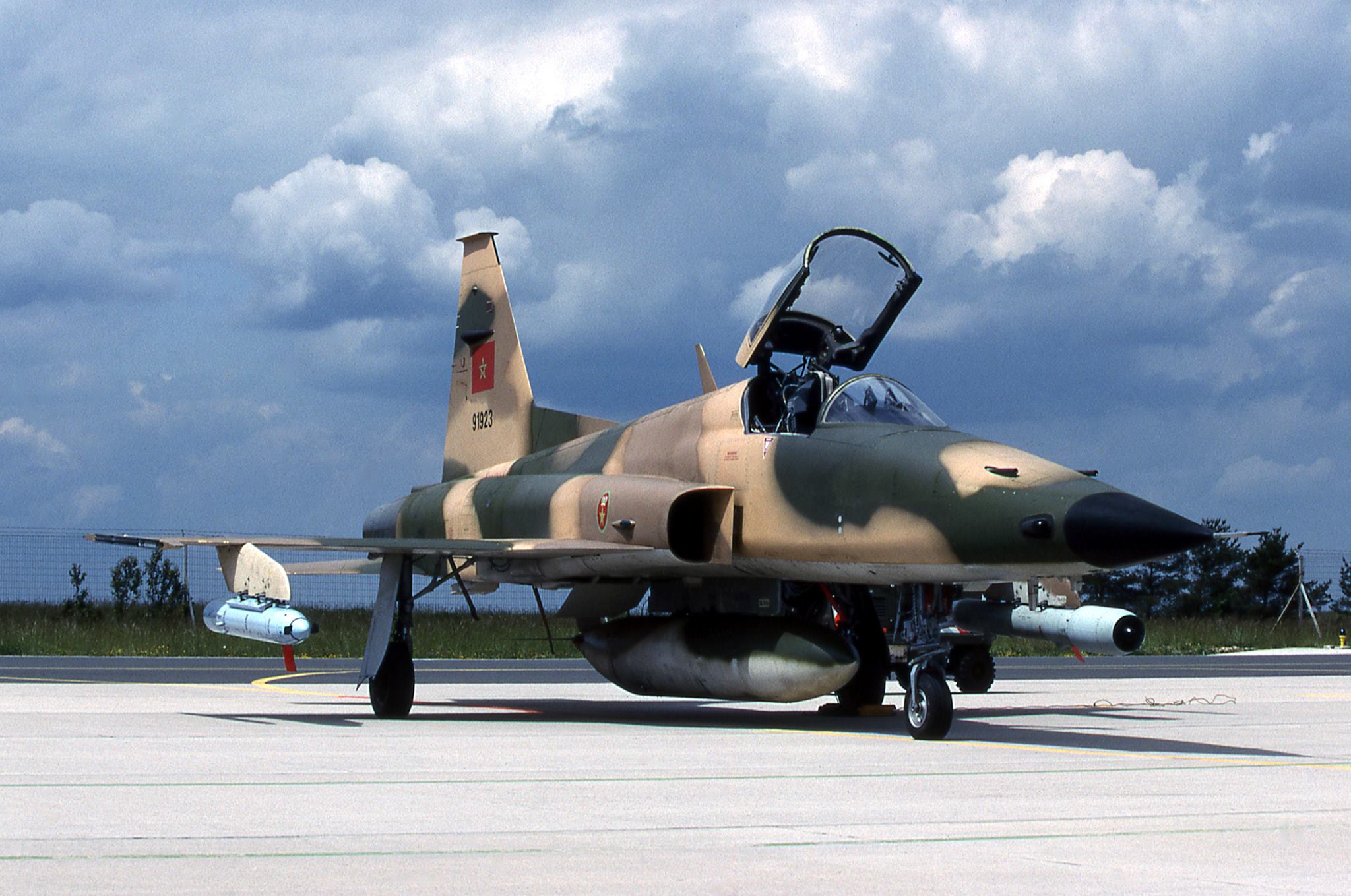 AAQ-8 IRCM sensor add ecm pod · Issue #2426 · PygmalionOfCyprus/cmo-db ...