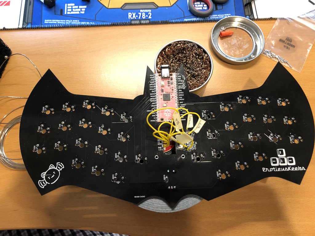 GitHub - protieusz/Batarang-Armored-Version: Col Staggered layout powered by PICO RP2040 on a ...