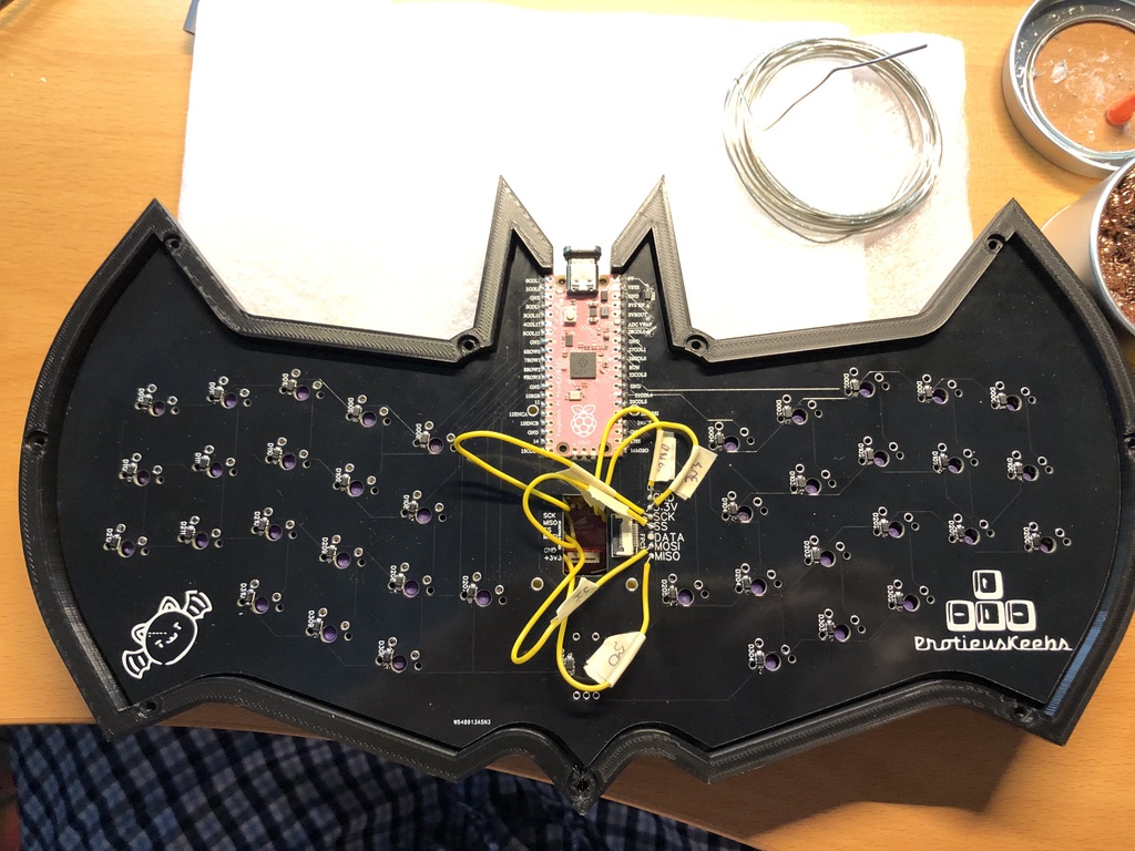 GitHub - protieusz/Batarang-Armored-Version: Col Staggered layout powered by PICO RP2040 on a ...