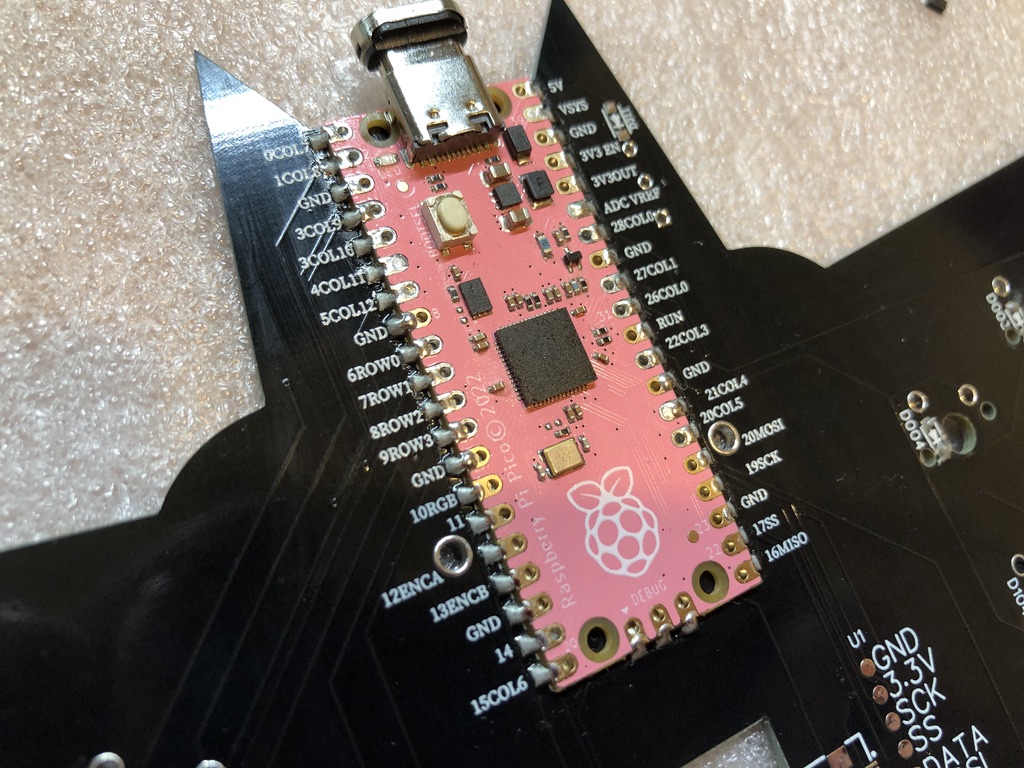 GitHub - protieusz/Batarang-Armored-Version: Col Staggered layout powered by PICO RP2040 on a ...