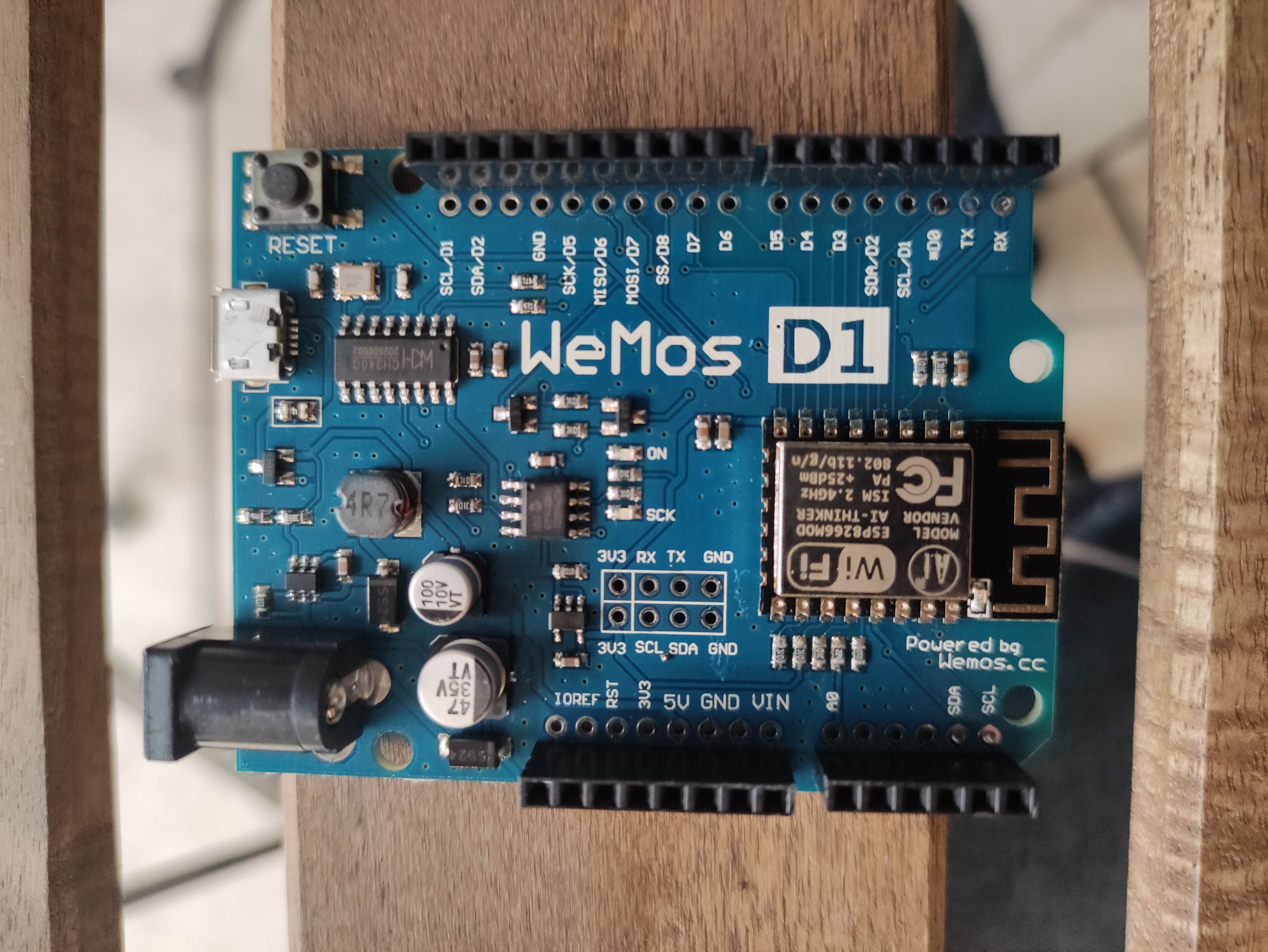 Wemos D1 with different schematic · Issue #475 · lumapu/ahoy · GitHub