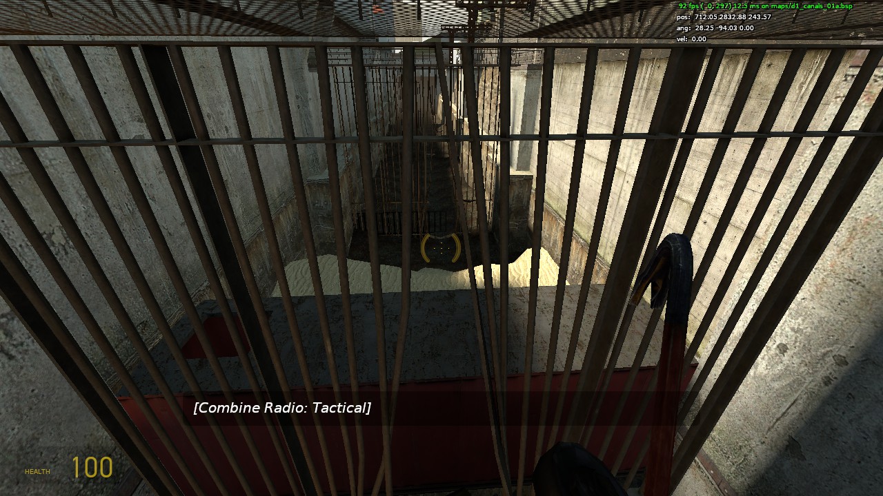 [HL2] Beginning of canals before container hideout missing props, water, adds unnecessary fence ...