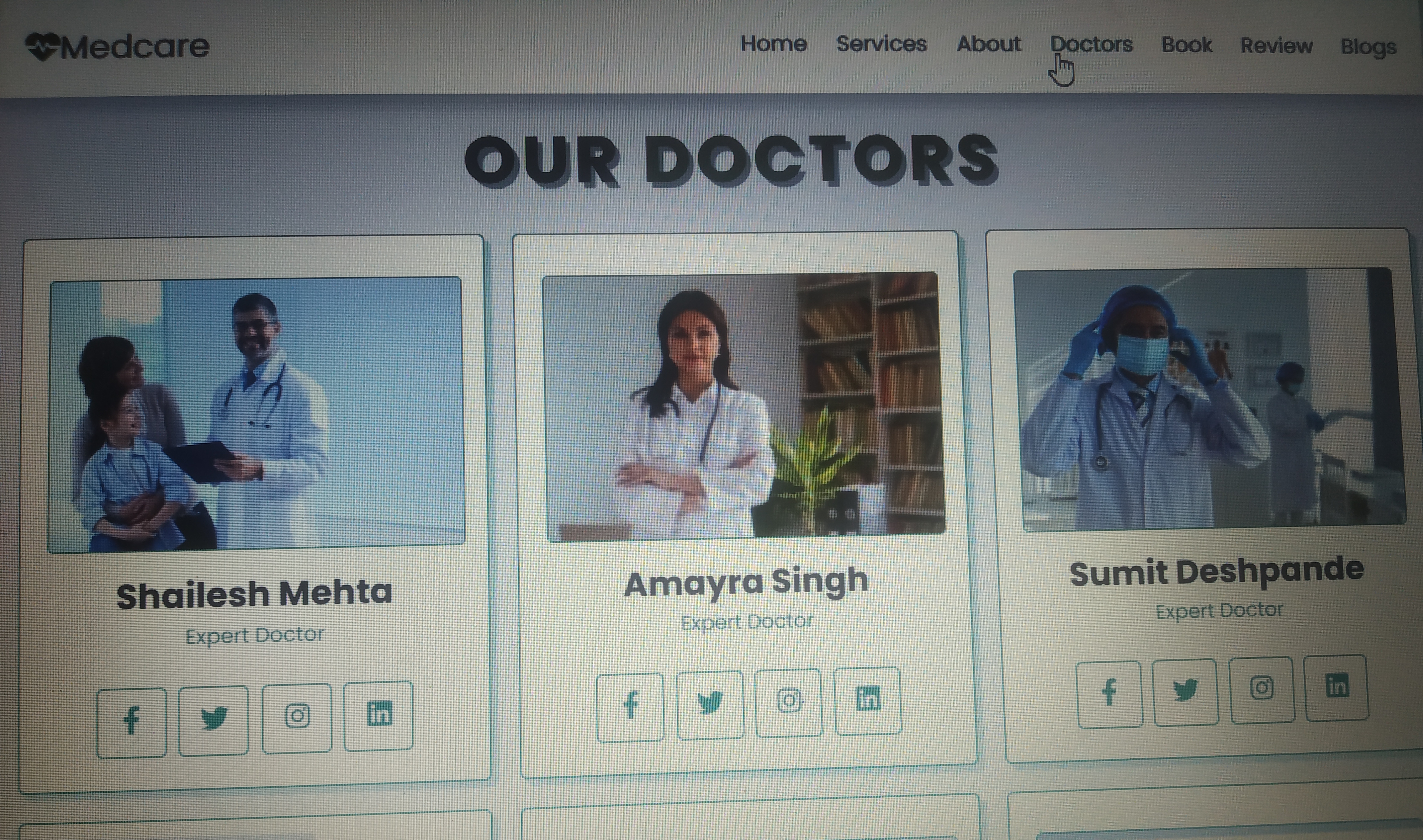 GitHub - Tanyachettiar/Medcare-Website