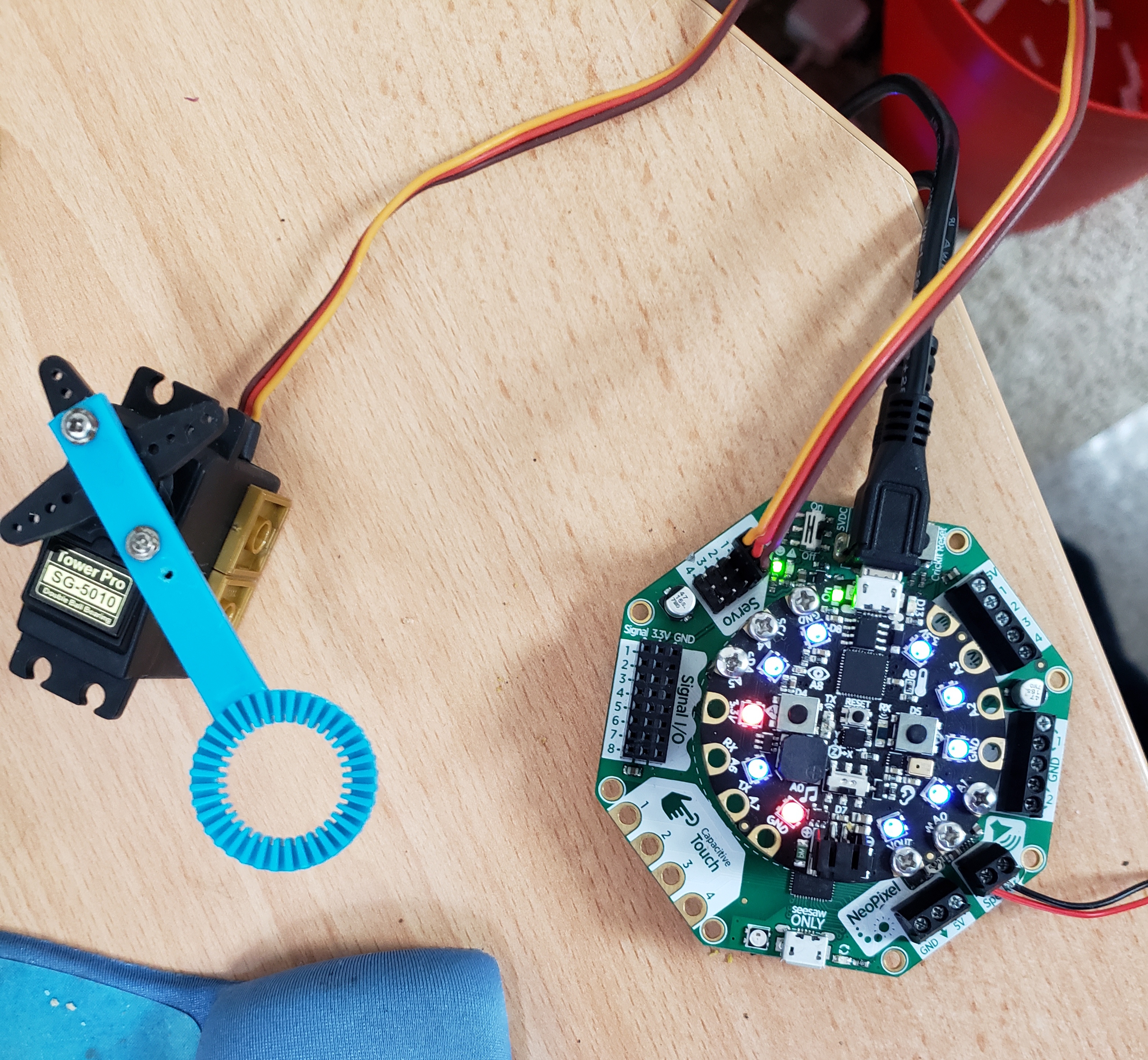 Simple Crickit servo example freezes with neopixel 'error code'? · Issue #924 · microsoft/pxt ...