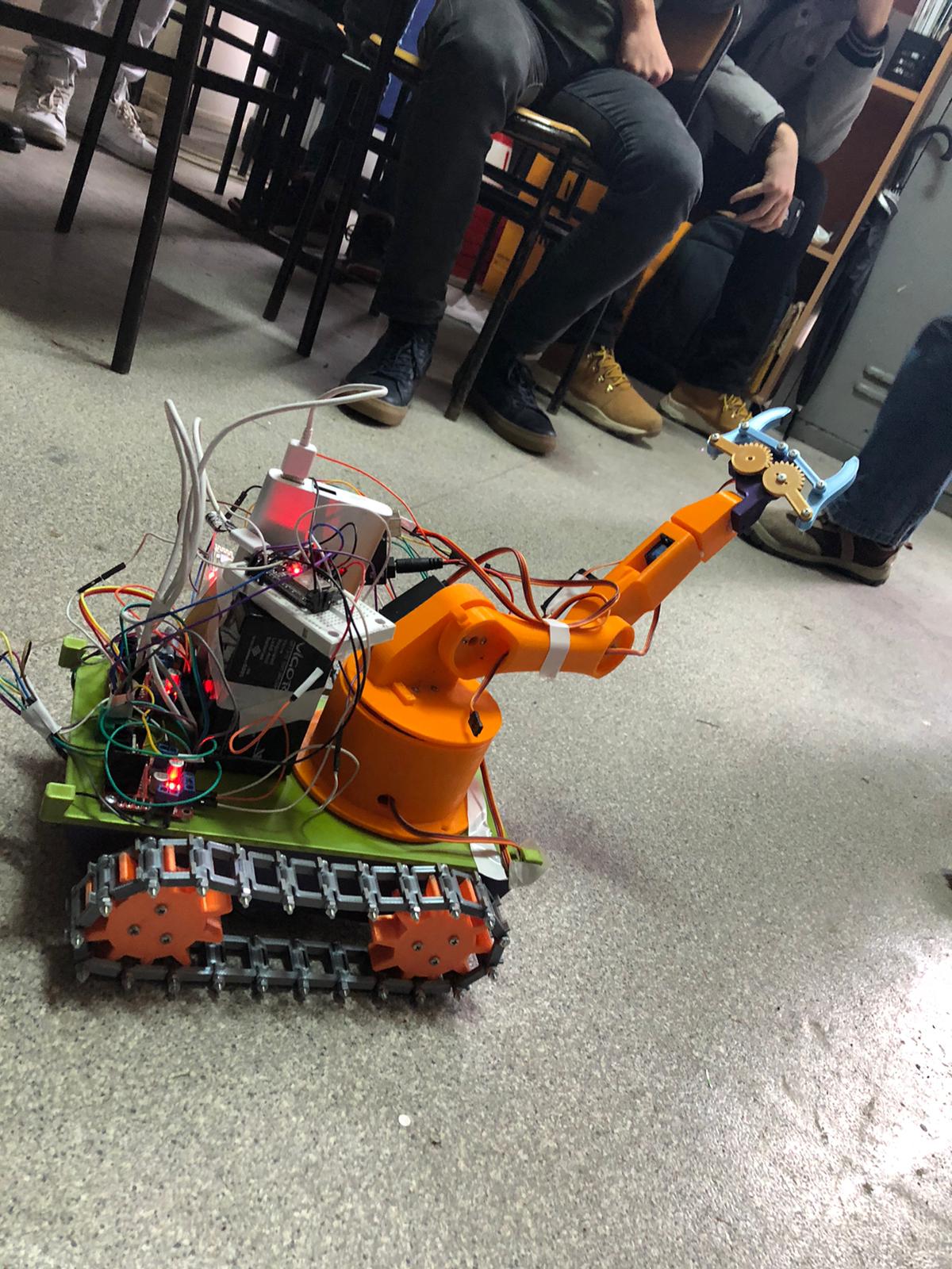GitHub - emre-sahinn/RC-Tank-with-Robot-Arm: Bluetooth controlled tank ...