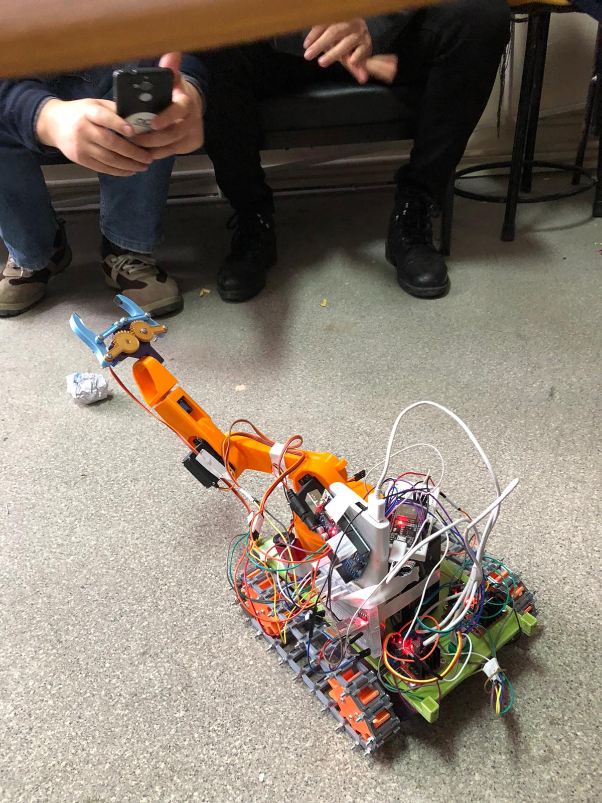 GitHub - emre-sahinn/RC-Tank-with-Robot-Arm: Bluetooth controlled tank ...