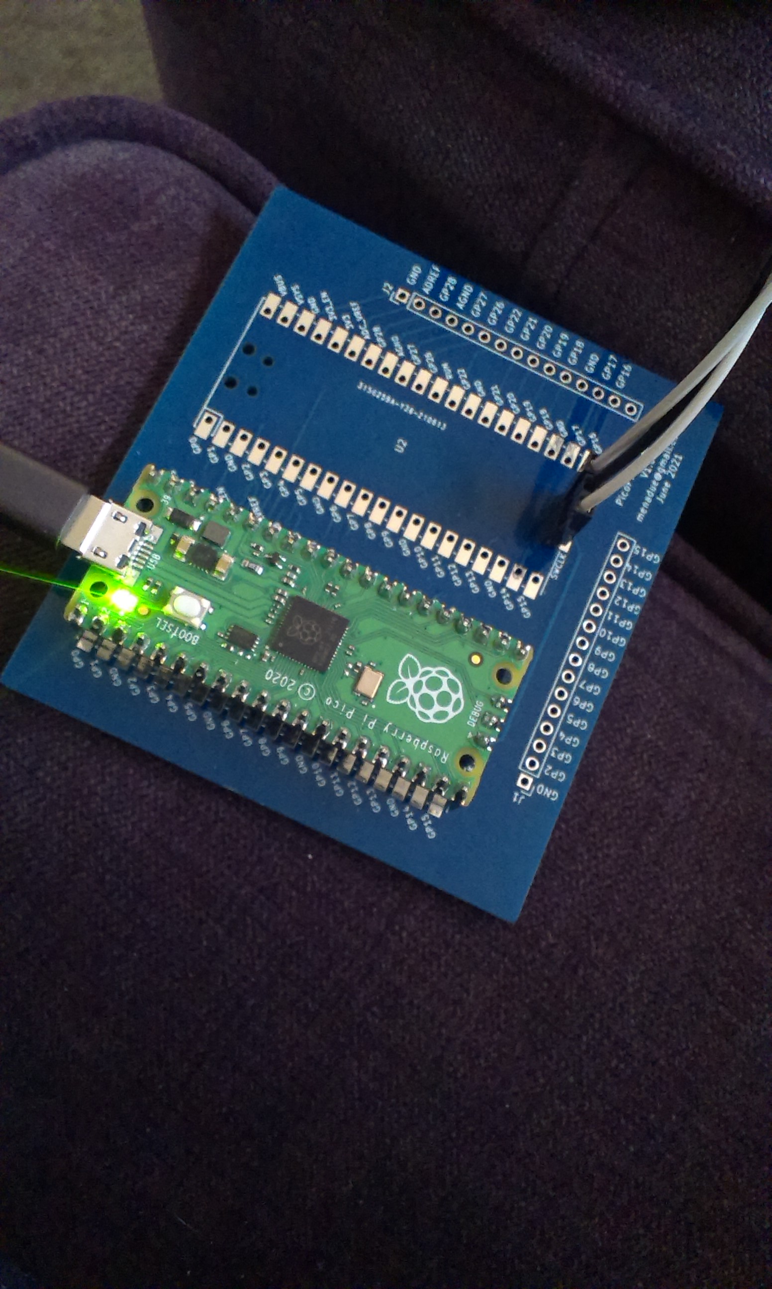 GitHub - blackjetrock/picoprobe-pcb: PCB to hold a picoprobe and victim Pico, or program an ...