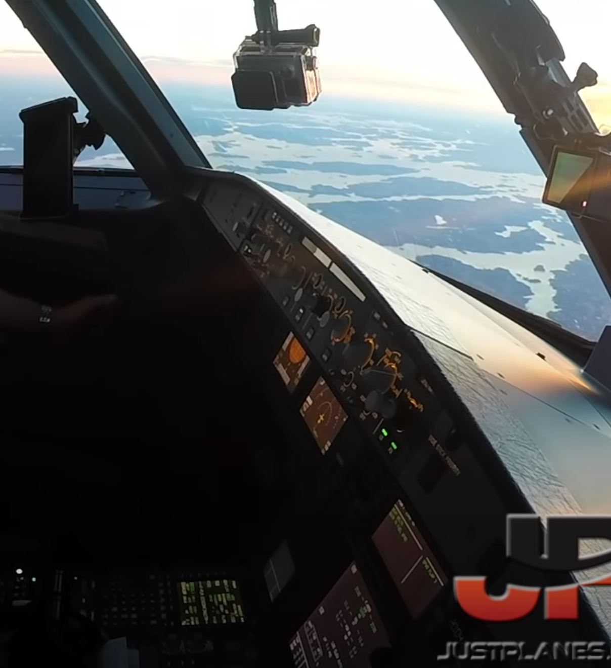 Glareshield modeling · Issue #4368 · flybywiresim/aircraft · GitHub