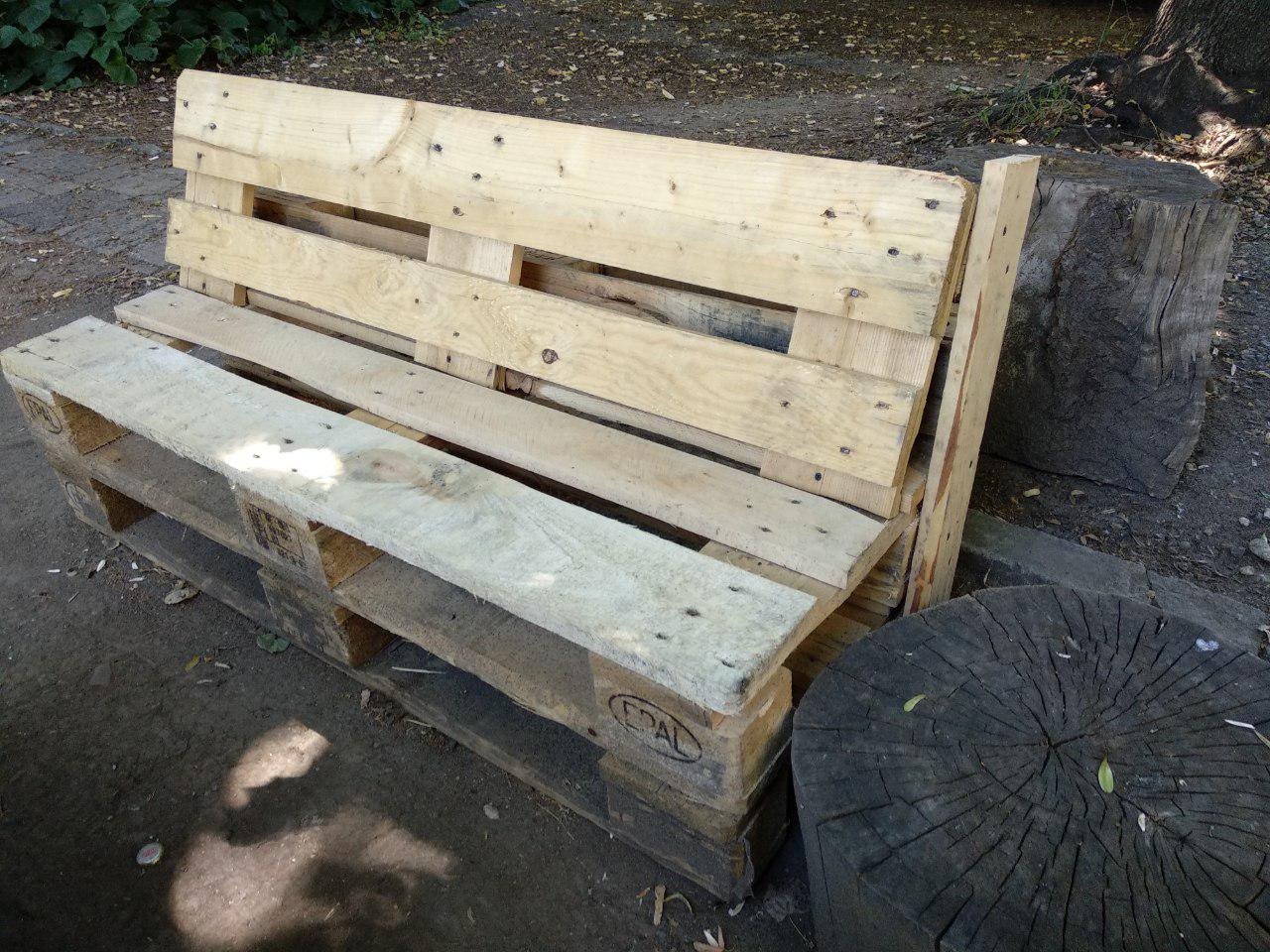 Намиране/изработване/сглабяне на пейка за пред Лаба · Issue #184 · initLab/initLab · GitHub