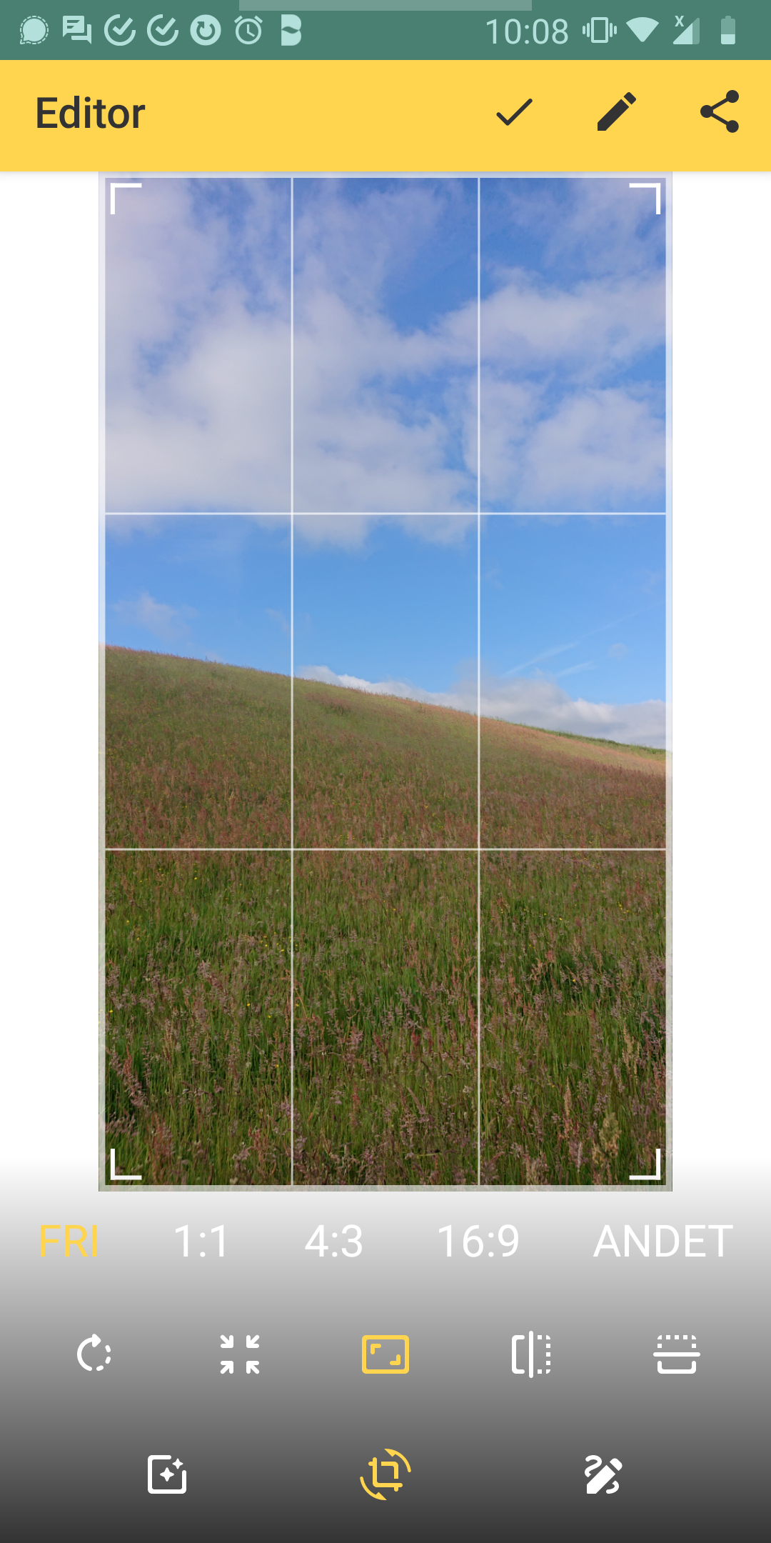 Bug: Wrong icon for changing aspect, when changing wallpaper · Issue #2526 · SimpleMobileTools ...
