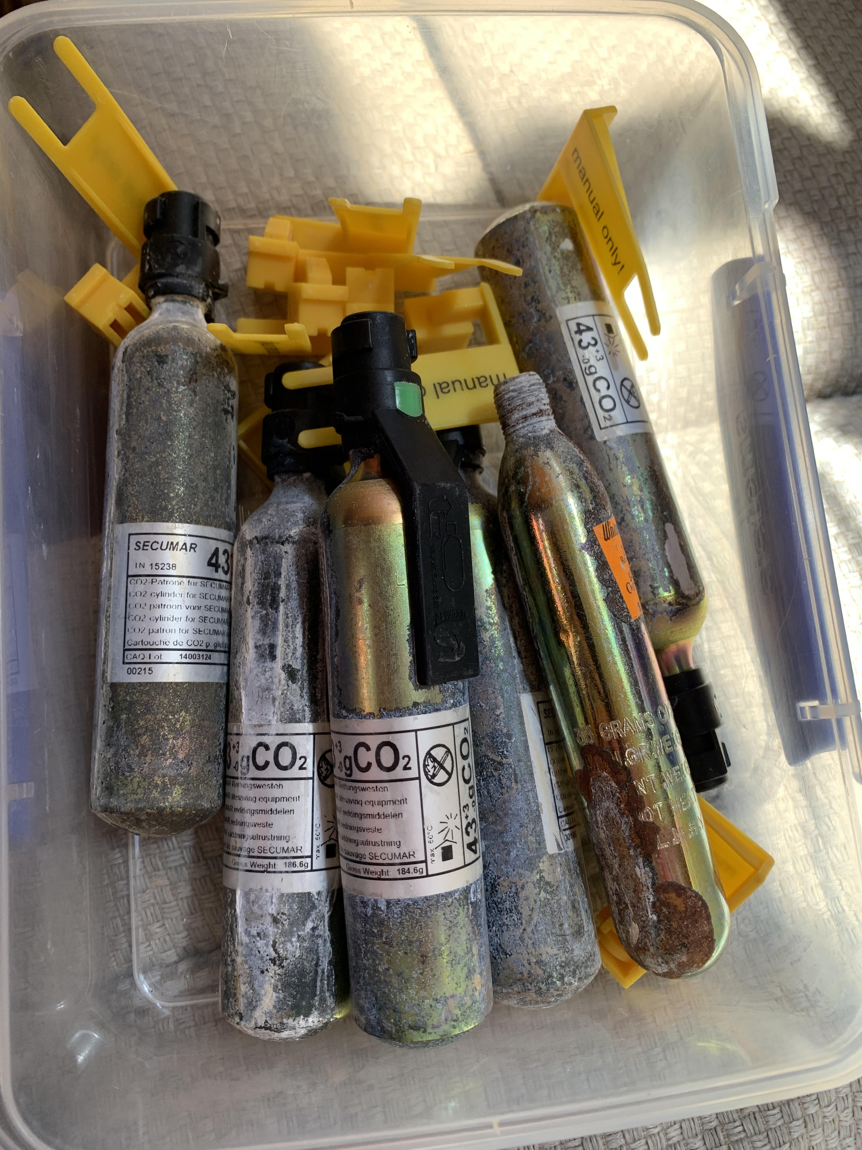 Clean or Replace CO2 bottles for Secumar PFDs · Issue #471 ...