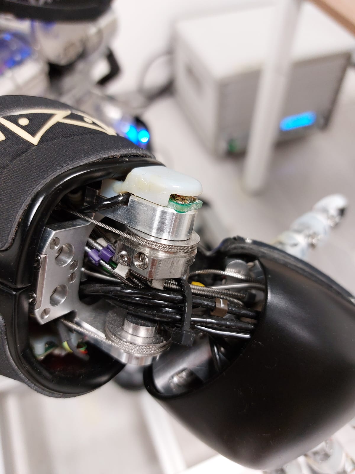 right wrist hardware fault · Issue #1423 · robotology/icub-tech-support · GitHub