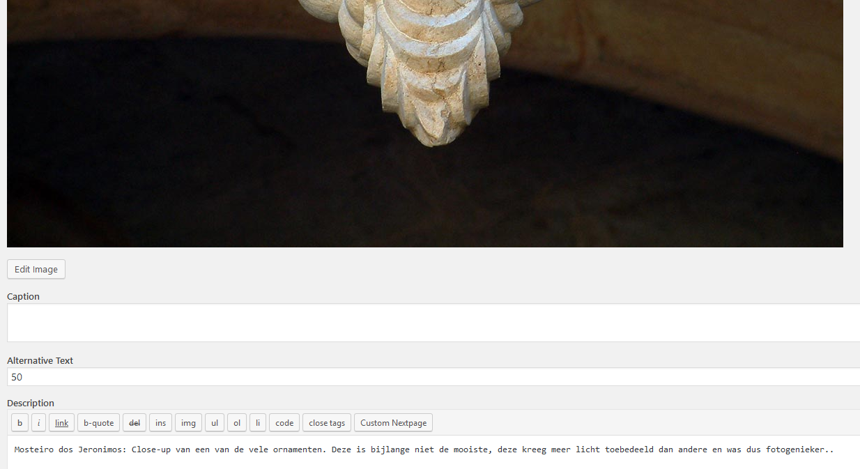 Issue: with an empty caption field as well caption as description text of the image are shown ...