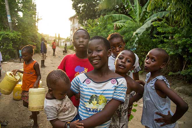 Coral | Niños de Kenia