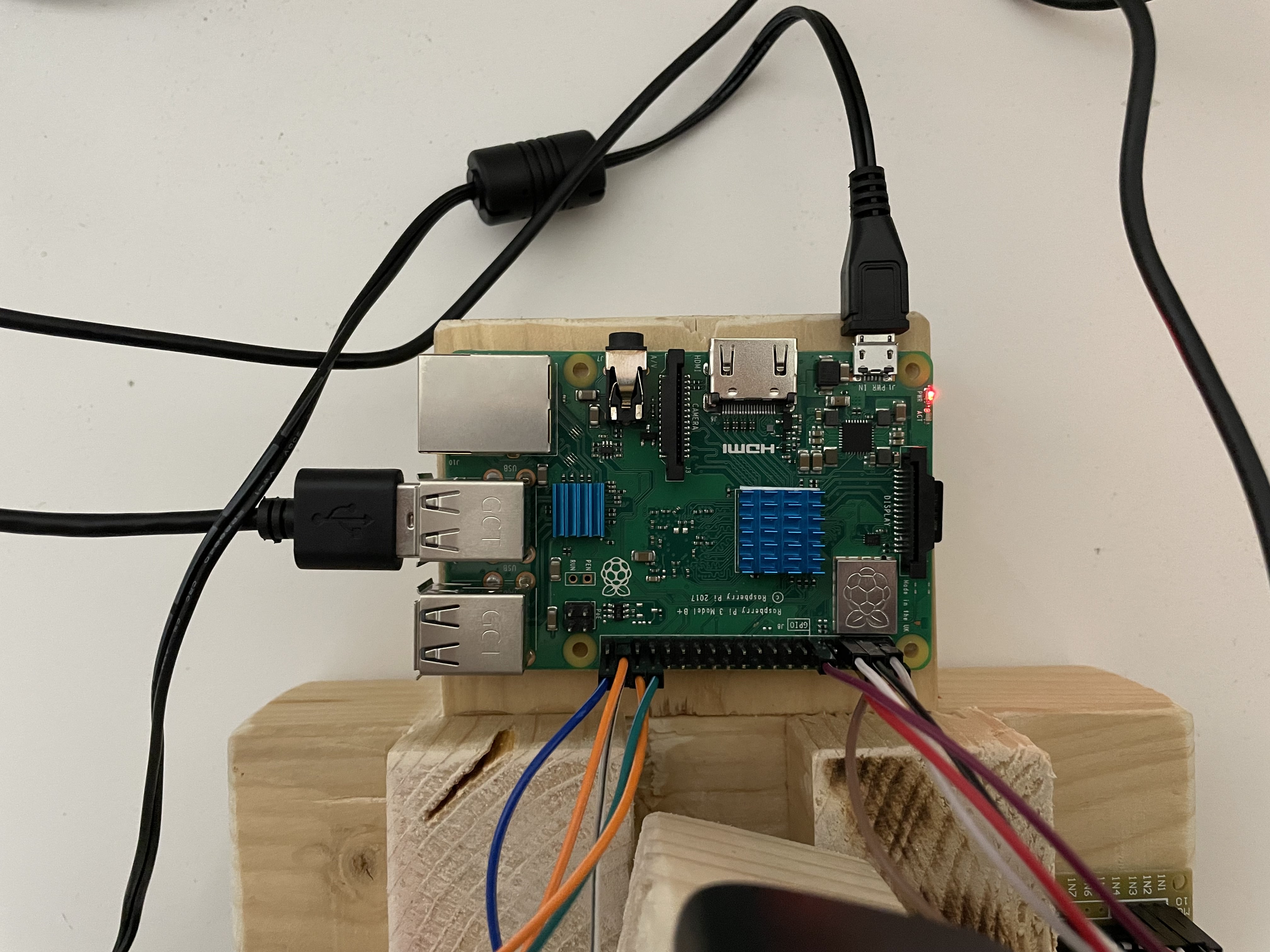 GitHub - MiguelPacillo/RoboCam: A Raspberry Pi-powered robotic webcam