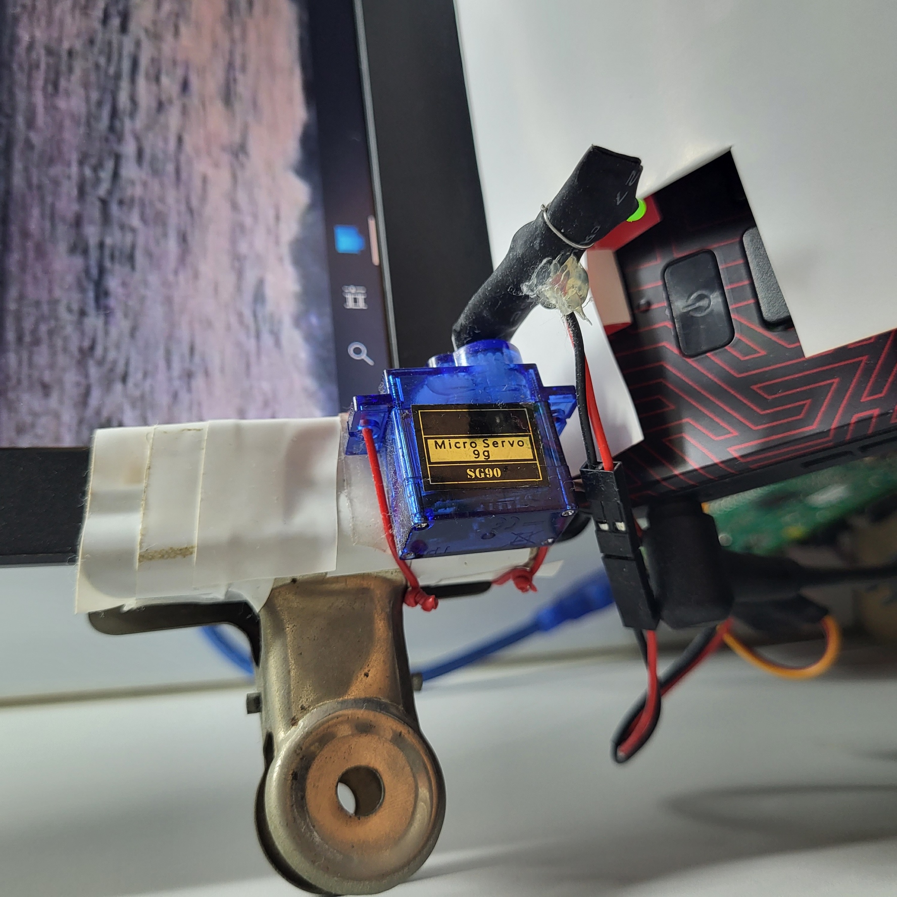 GitHub - dong881/Smart_1stDorm: 安裝在宿舍自動化控制桌上的檯燈