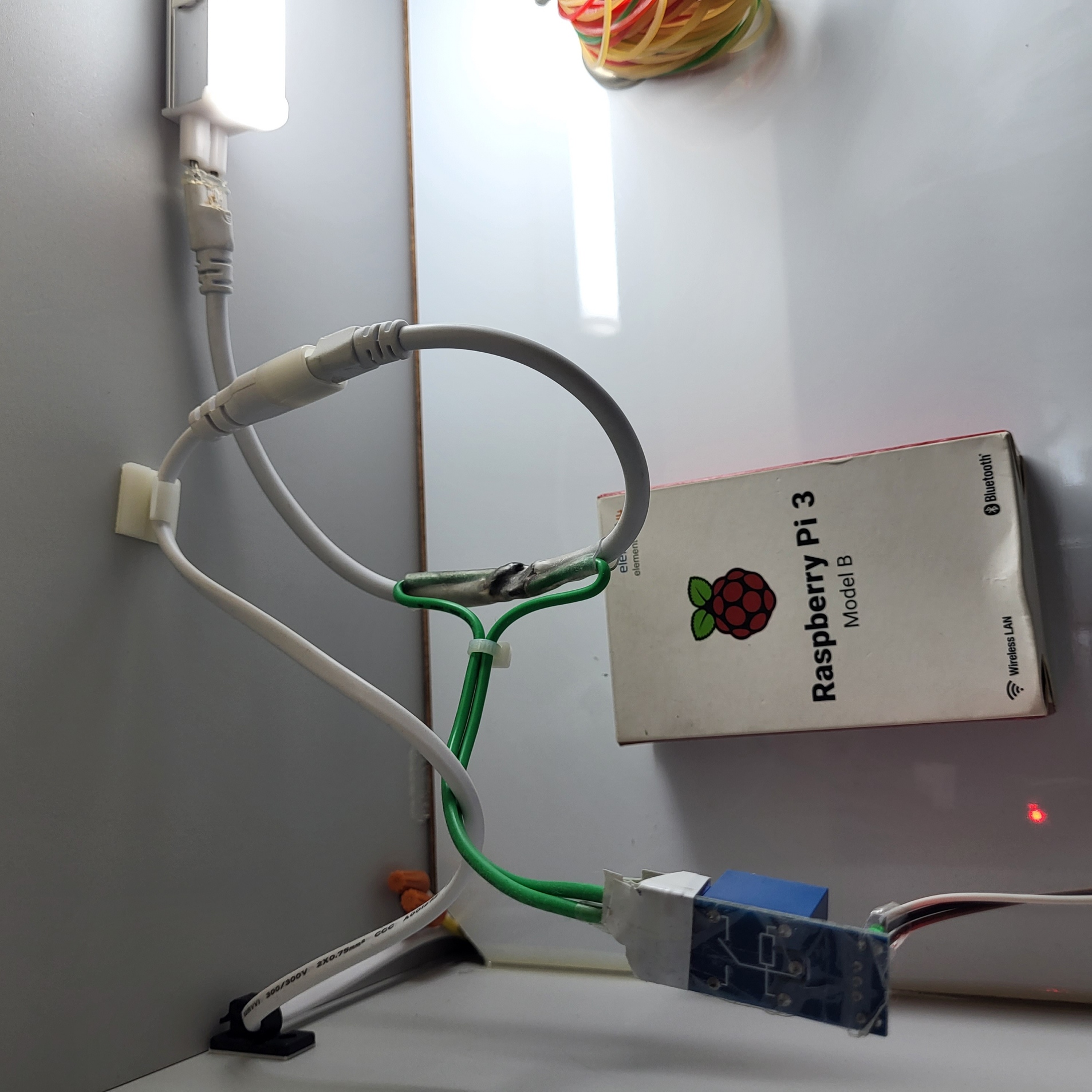 GitHub - dong881/Smart_1stDorm: 安裝在宿舍自動化控制桌上的檯燈