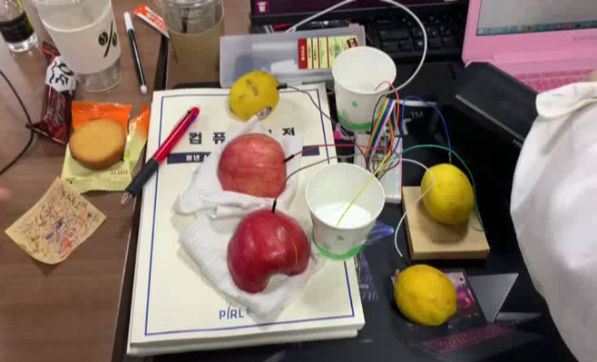 GitHub - 7-B/AMM_ai-makes-music: 과일을 만져 음악을 만들어요!
