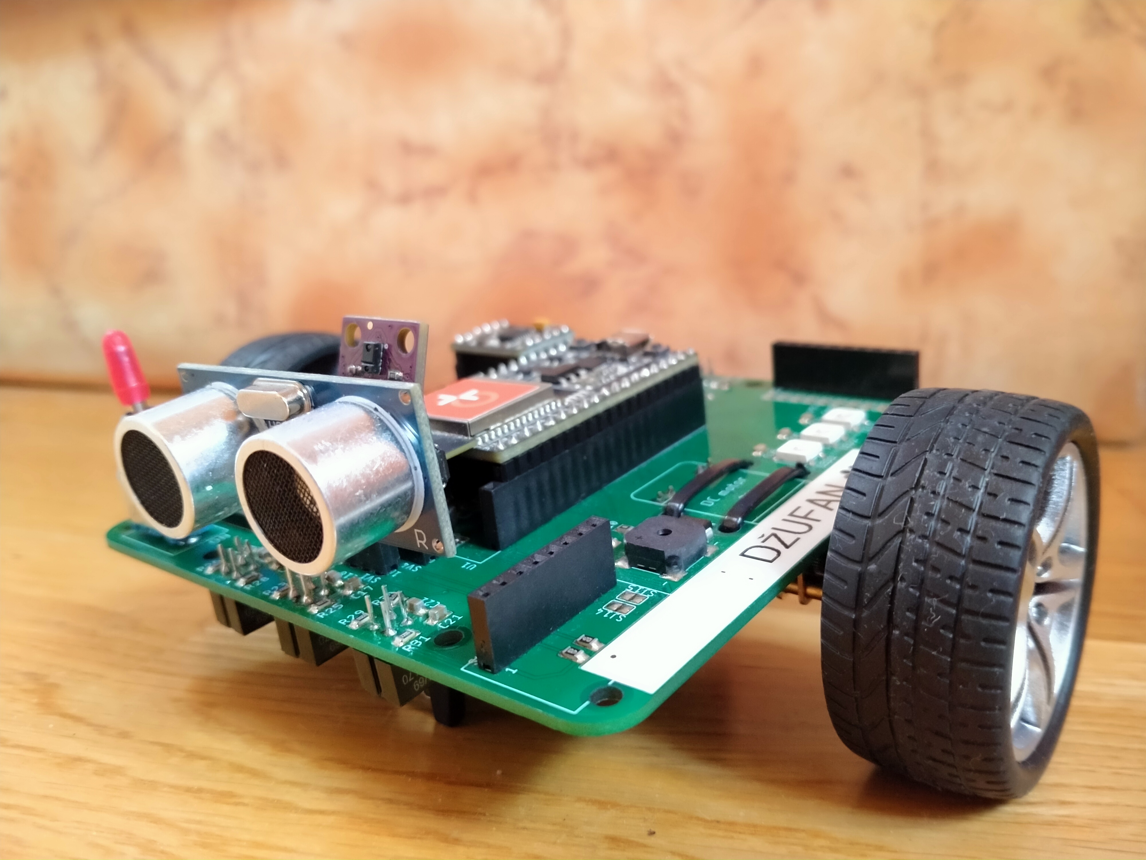 GitHub - Marek-maker/BT-CAR_ESP32: Repo dokumentujúce môj boj so záľudnosťami SW - micropython a ...