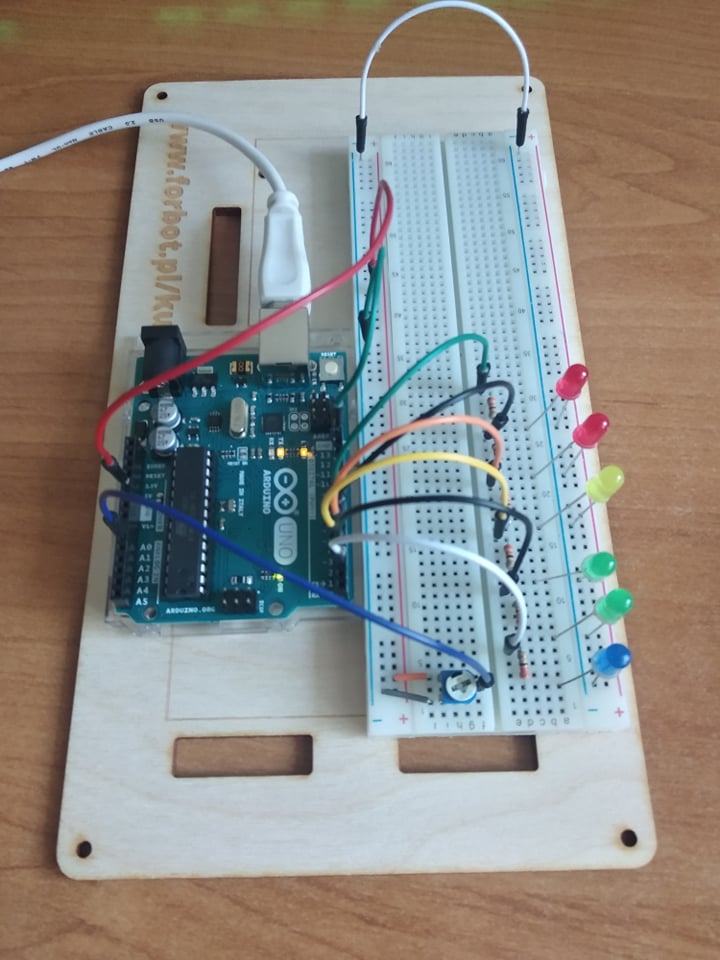 GitHub - Dawid-Lukasiewicz/Arduino_Uno-ADC_measure: Measures Voltage ...
