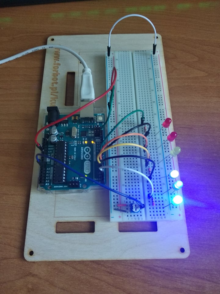 GitHub - Dawid-Lukasiewicz/Arduino_Uno-ADC_measure: Measures Voltage ...