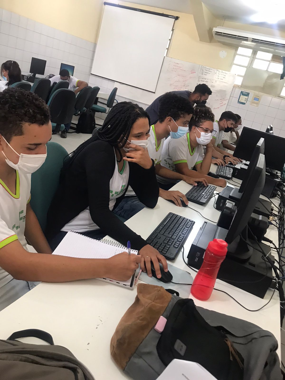 GitHub - Douglas10009/ProjetoSistemaAcademico: branch atual de ...