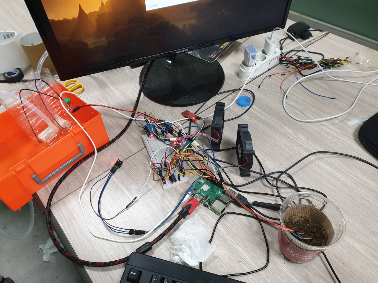 GitHub - rgl-za/Capstone2-2021: 우리집 앞마당 🥬 모니터링 기능이 탑재된 개인 맞춤형 IoT 스마트팜