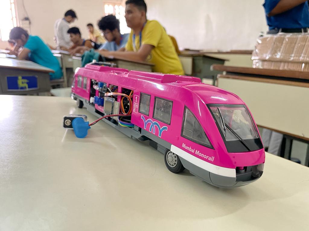 GitHub - omkarpyc/IOT-Hardware-based-Locomotive