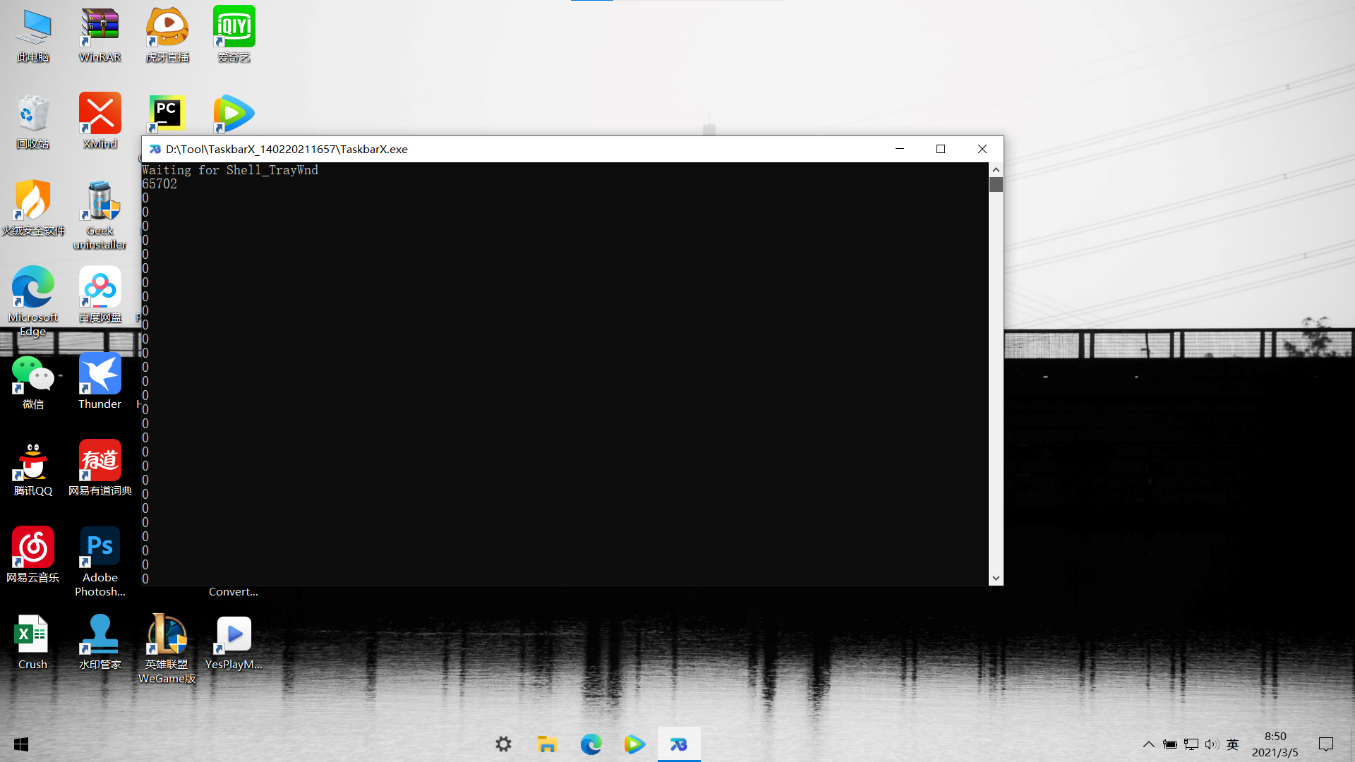每次开机出现黑色窗口 · Issue #575 · ChrisAnd1998/TaskbarX · GitHub