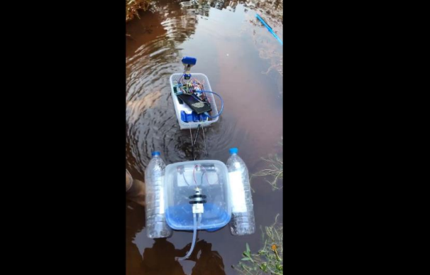 GitHub - rfunnn/Self-Operating-Algae-Trapping-Boat-with-IoT-Technology