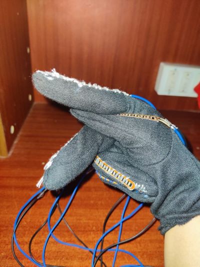 GitHub - siri-dadi/Data-glove-for-sign-language-communication