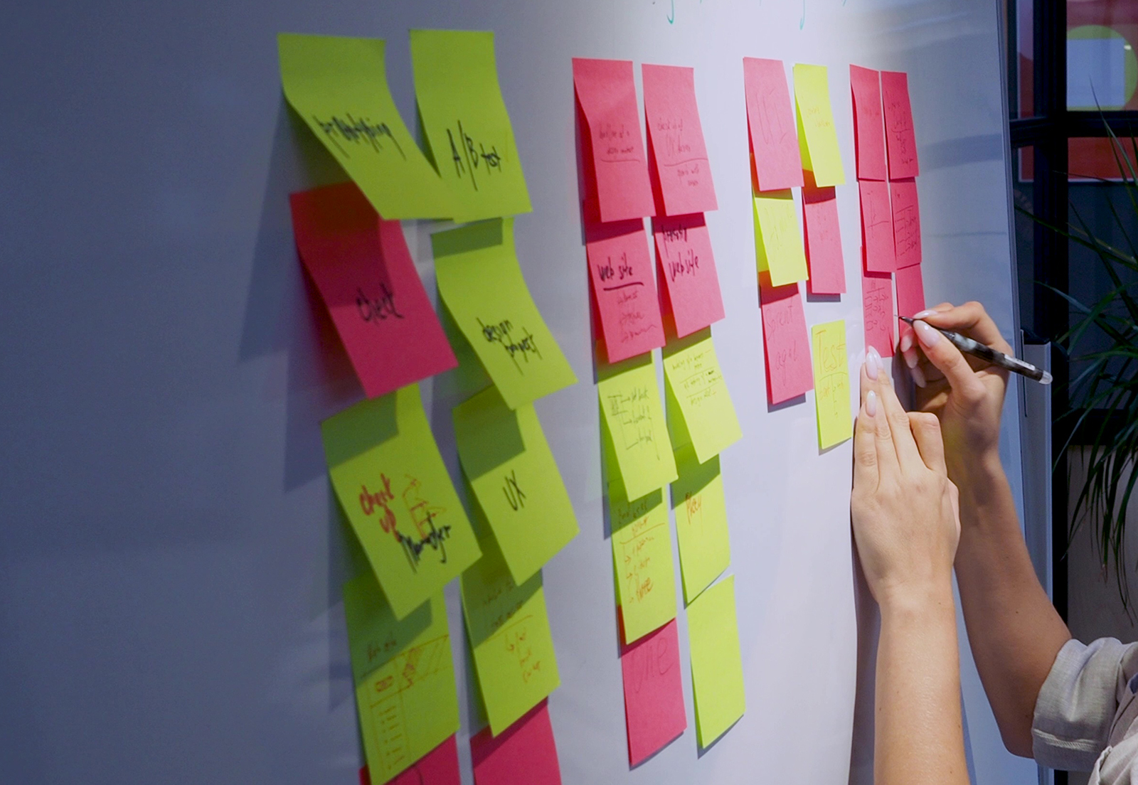 Add shaped image components · Issue #886 · mainmatter/mainmatter.com · GitHub