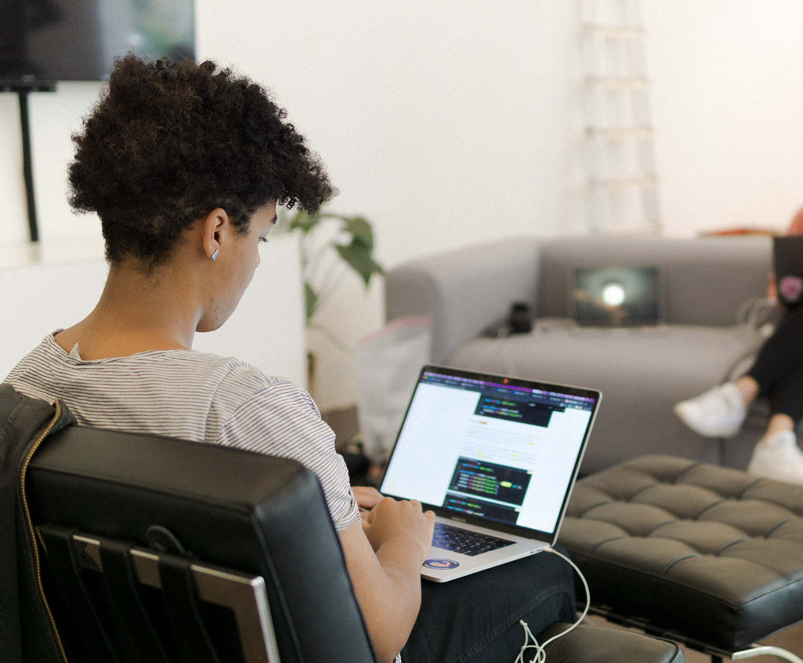 Add shaped image components · Issue #886 · mainmatter/mainmatter.com · GitHub