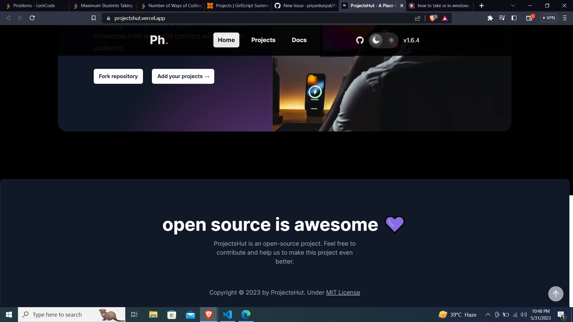 Footer is not well designed · Issue #1050 · priyankarpal/ProjectsHut · GitHub