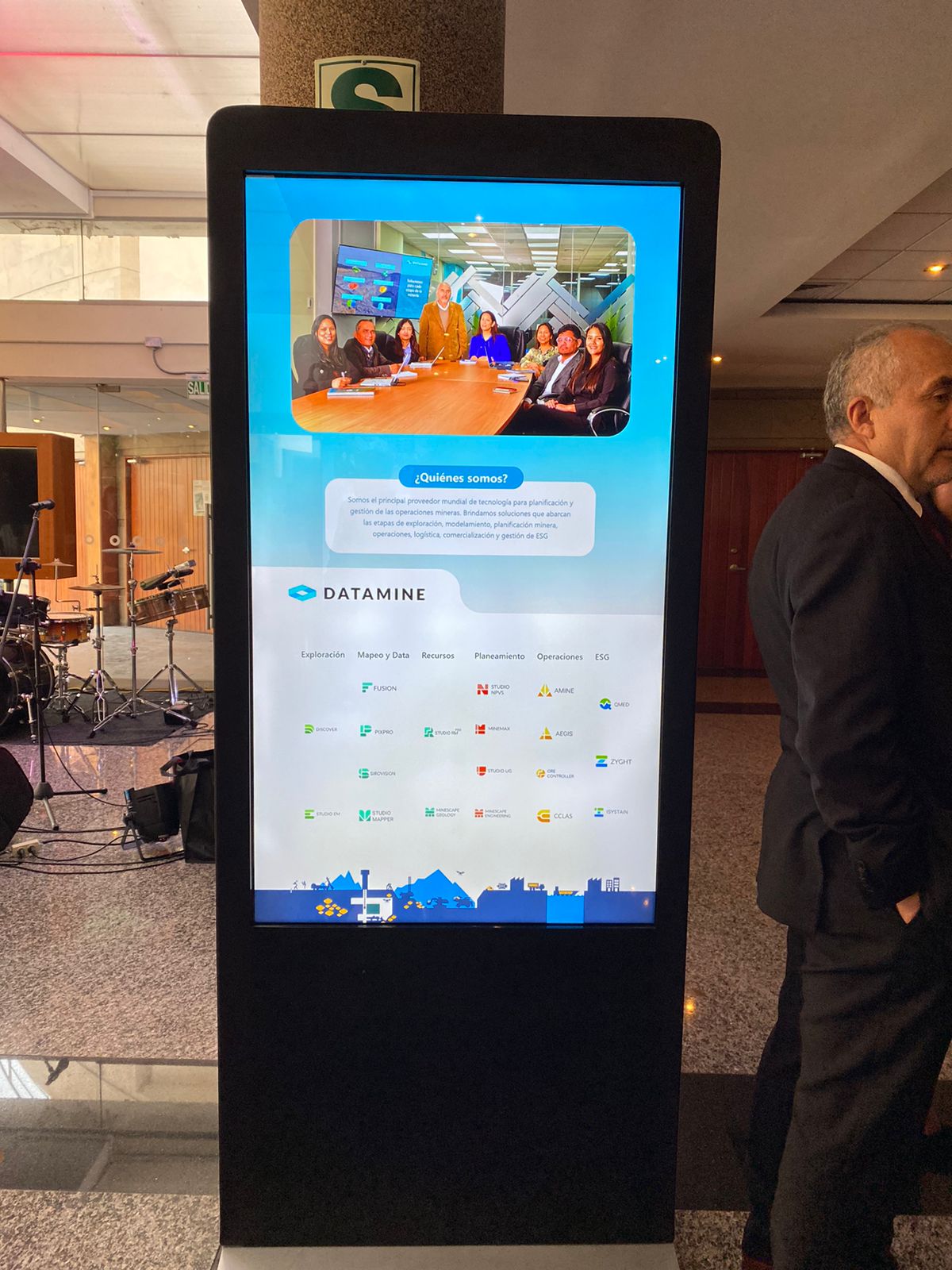 GitHub - PeicoPaco/datamine-totem: App to generate interactions via digital totem